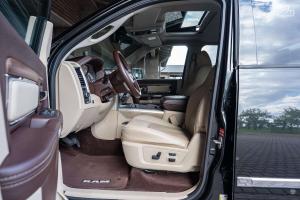Black Dodge RAM 2016 in Kaunas, with an engine capacity of 3.00 L and mileage of 60 thousand km for 37750 €, photo 26 on AUTOMOTO.COM.LV