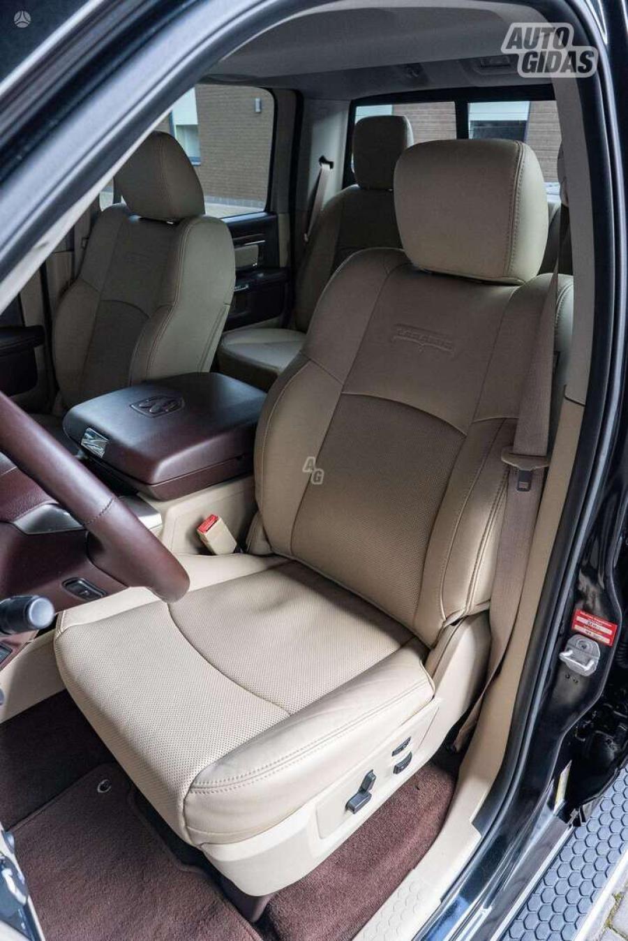 Black Dodge RAM 2016 in Kaunas, with an engine capacity of 3.00 L and mileage of 60 thousand km for 37750 €, photo 27 on AUTOMOTO.COM.LV