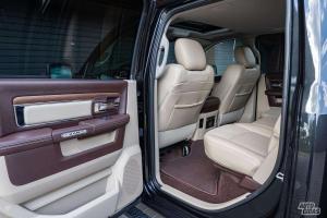 Black Dodge RAM 2016 in Kaunas, with an engine capacity of 3.00 L and mileage of 60 thousand km for 37750 €, photo 32 on AUTOMOTO.COM.LV