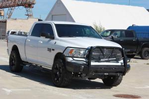 Black Dodge RAM 2018 in Siauliai, with an engine capacity of 5.65 L and mileage of 151 thousand km for 13500 €, photo  on AUTOMOTO.COM.LV