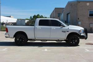Black Dodge RAM 2018 in Siauliai, with an engine capacity of 5.65 L and mileage of 151 thousand km for 13500 €, photo 5 on AUTOMOTO.COM.LV