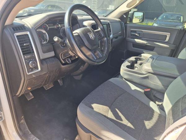 Black Dodge RAM 2018 in Siauliai, with an engine capacity of 5.65 L and mileage of 151 thousand km for 13500 €, photo 9 on AUTOMOTO.COM.LV