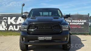 Melns Dodge RAM 2018 Liepāja, ar dzinēja tilpumu 5.70 L un nobraukumu 76 tūkst. km par 34500 €, foto  vietnē AUTOMOTO.COM.LV