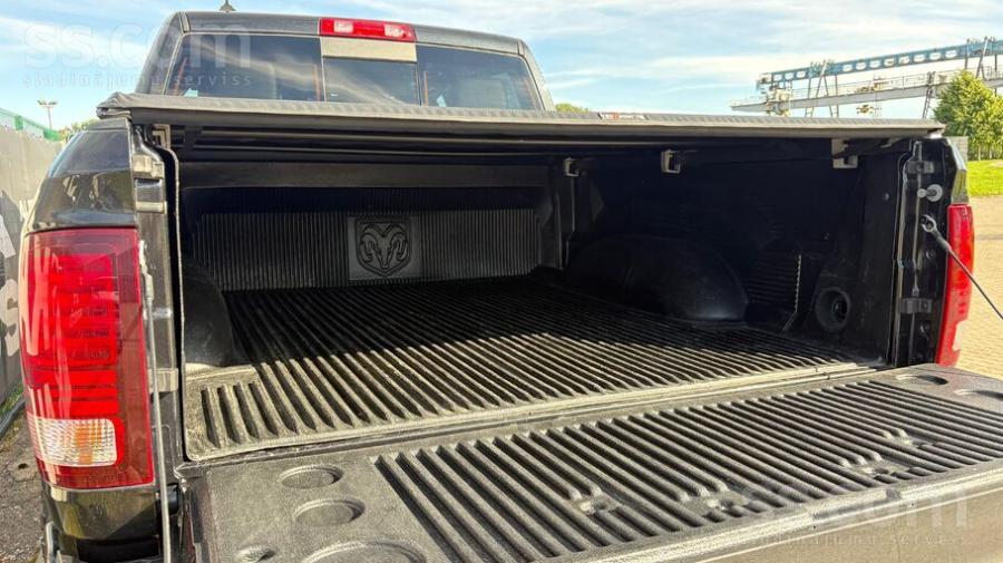 Melns Dodge RAM 2018 Liepāja, ar dzinēja tilpumu 5.70 L un nobraukumu 76 tūkst. km par 34500 €, foto 16 vietnē AUTOMOTO.COM.LV