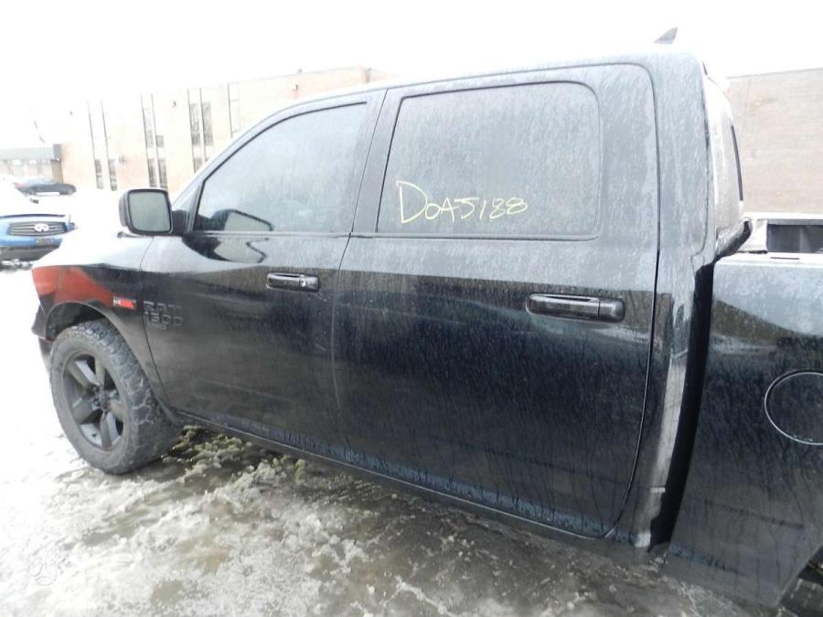 Black Dodge RAM 2019 in Klaipeda, with an engine capacity of 3.00 L and mileage of 246 thousand km for 12999 €, photo 15 on AUTOMOTO.COM.LV