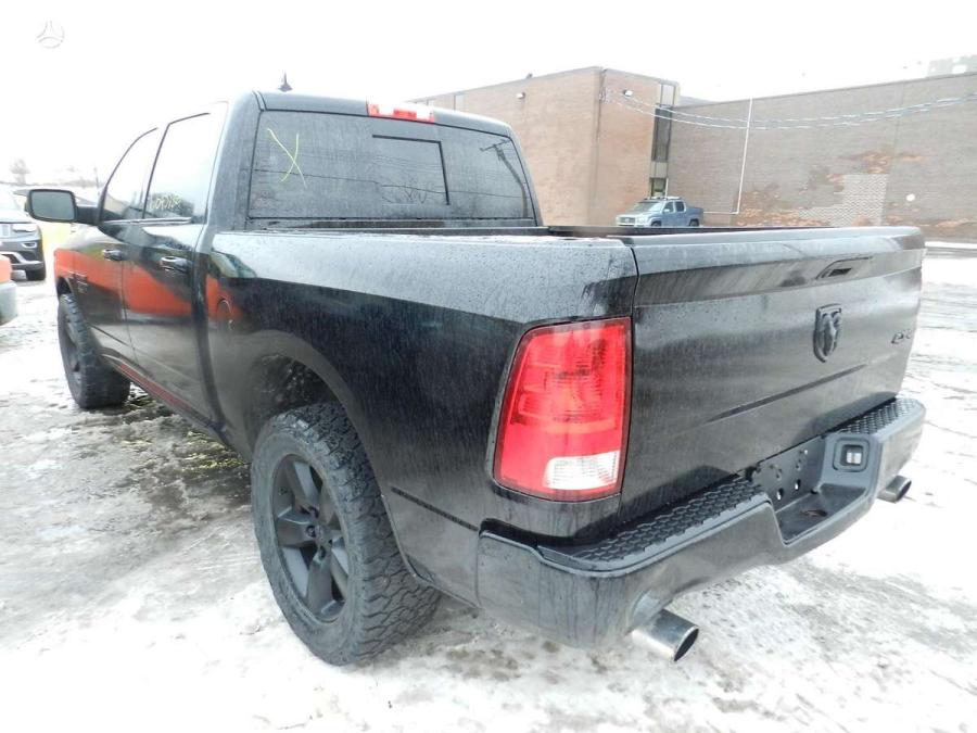 Black Dodge RAM 2019 in Klaipeda, with an engine capacity of 3.00 L and mileage of 246 thousand km for 12999 €, photo 16 on AUTOMOTO.COM.LV
