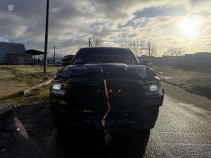 Black Dodge RAM 2019 in Marijampole, with an engine capacity of 5.70 L and mileage of 250 thousand km for 14300 €, photo 2 on AUTOMOTO.COM.LV