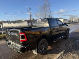 Black Dodge RAM 2019 in Marijampole, with an engine capacity of 5.70 L and mileage of 250 thousand km for 14300 €, photo 5 on AUTOMOTO.COM.LV