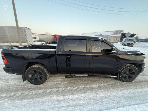 Melns Dodge RAM 2019 Marijampole, ar dzinēja tilpumu 5.70 L un nobraukumu 250 tūkst. km par 14300 €, foto 2 vietnē AUTOMOTO.COM.LV