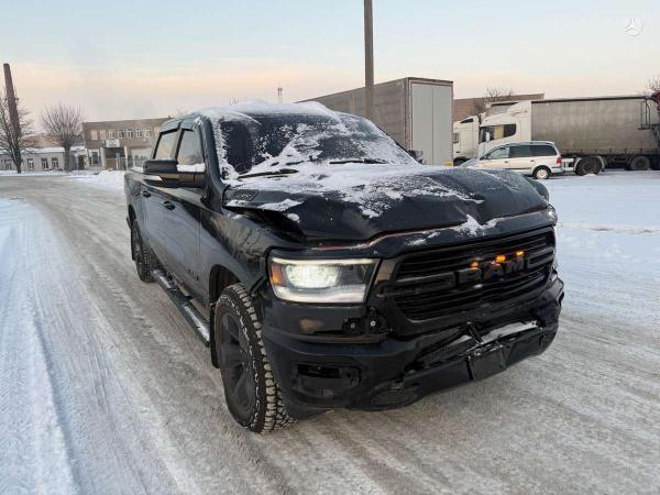 Melns Dodge RAM 2019 Marijampole, ar dzinēja tilpumu 5.70 L un nobraukumu 250 tūkst. km par 14300 €, foto 3 vietnē AUTOMOTO.COM.LV