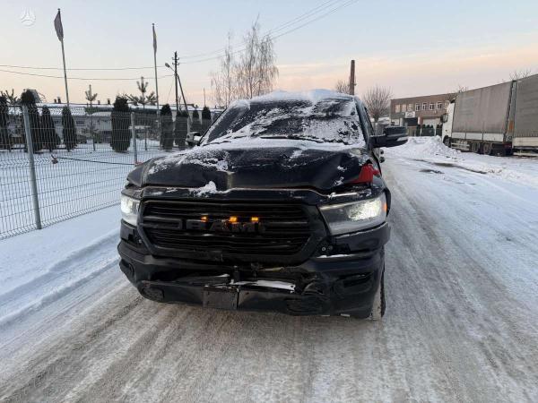 Melns Dodge RAM 2019 Marijampole, ar dzinēja tilpumu 5.70 L un nobraukumu 250 tūkst. km par 14300 €, foto 4 vietnē AUTOMOTO.COM.LV