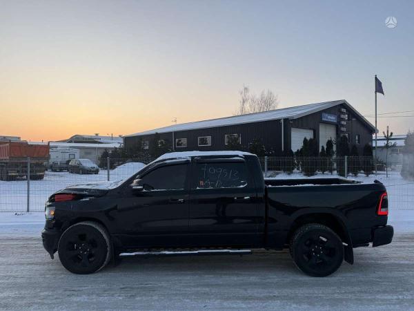 Melns Dodge RAM 2019 Marijampole, ar dzinēja tilpumu 5.70 L un nobraukumu 250 tūkst. km par 14300 €, foto 5 vietnē AUTOMOTO.COM.LV