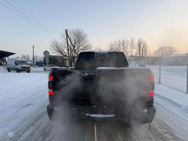 Melns Dodge RAM 2019 Marijampole, ar dzinēja tilpumu 5.70 L un nobraukumu 250 tūkst. km par 14300 €, foto 8 vietnē AUTOMOTO.COM.LV