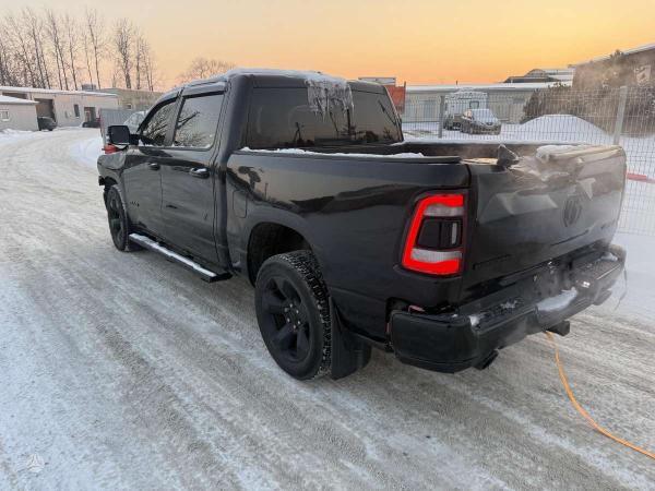 Melns Dodge RAM 2019 Marijampole, ar dzinēja tilpumu 5.70 L un nobraukumu 250 tūkst. km par 14300 €, foto 10 vietnē AUTOMOTO.COM.LV