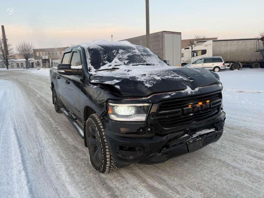 Melns Dodge RAM 2019 Marijampole, ar dzinēja tilpumu 5.70 L un nobraukumu 250 tūkst. km par 11999 €, foto 4 vietnē AUTOMOTO.COM.LV