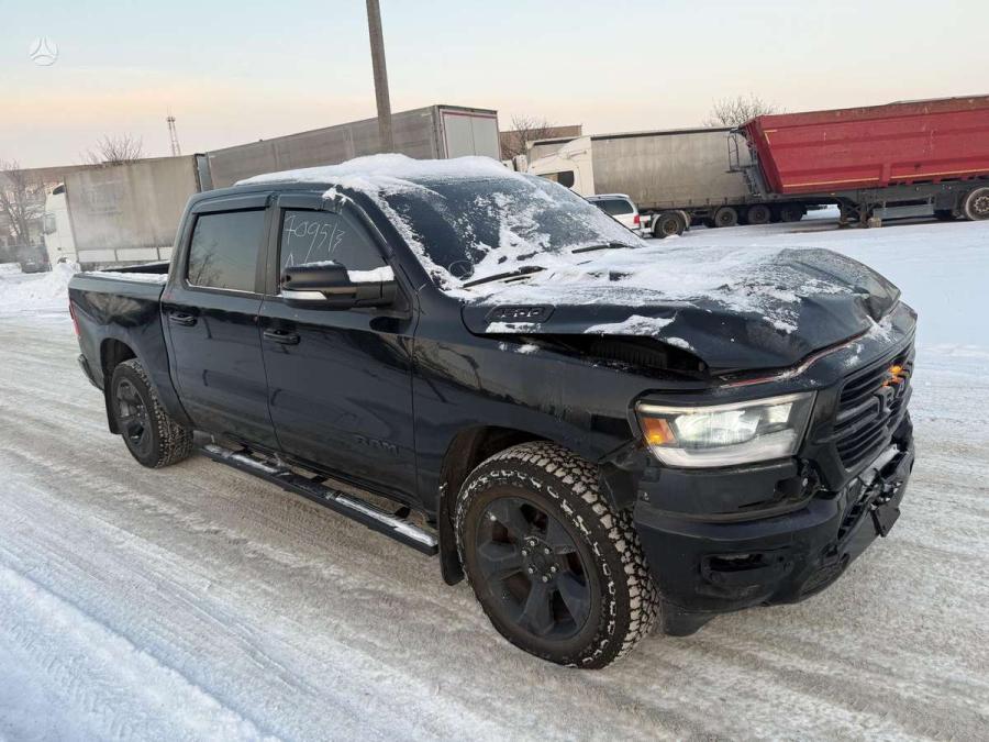 Melns Dodge RAM 2019 Marijampole, ar dzinēja tilpumu 5.70 L un nobraukumu 250 tūkst. km par 11999 €, foto 5 vietnē AUTOMOTO.COM.LV