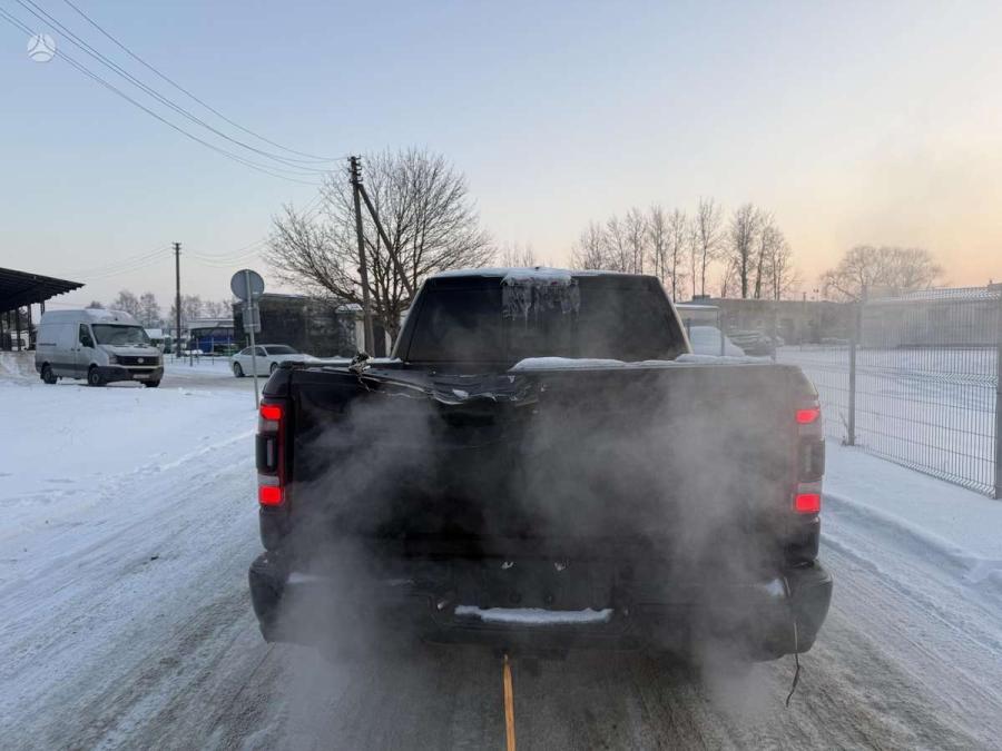Melns Dodge RAM 2019 Marijampole, ar dzinēja tilpumu 5.70 L un nobraukumu 250 tūkst. km par 11999 €, foto 8 vietnē AUTOMOTO.COM.LV