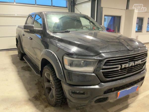 Melns Dodge RAM 2019 Klaipėda, ar dzinēja tilpumu 5.70 L un nobraukumu 85 tūkst. km par 34800 €, foto 2 vietnē AUTOMOTO.COM.LV
