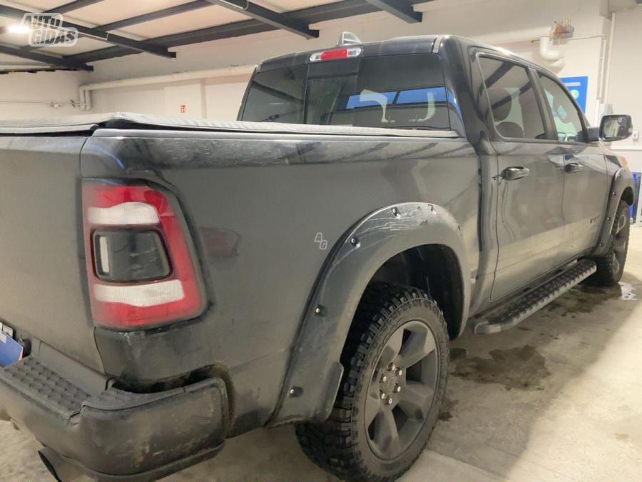 Black Dodge RAM 2019 in Klaipeda, with an engine capacity of 5.70 L and mileage of 85 thousand km for 34800 €, photo 6 on AUTOMOTO.COM.LV