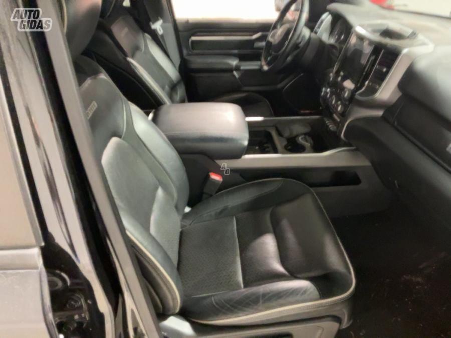 Black Dodge RAM 2019 in Klaipeda, with an engine capacity of 5.70 L and mileage of 85 thousand km for 34800 €, photo 8 on AUTOMOTO.COM.LV