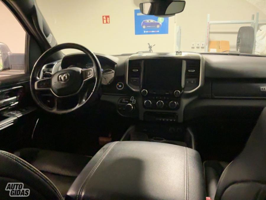 Black Dodge RAM 2019 in Klaipeda, with an engine capacity of 5.70 L and mileage of 85 thousand km for 34800 €, photo 12 on AUTOMOTO.COM.LV
