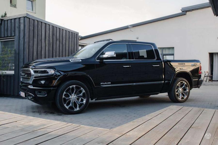 Melns Dodge RAM 2019 Kretinga, ar dzinēja tilpumu 5.70 L un nobraukumu 155 tūkst. km par 36500 €, foto 3 vietnē AUTOMOTO.COM.LV
