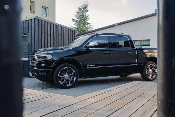 Melns Dodge RAM 2019 Kretinga, ar dzinēja tilpumu 5.70 L un nobraukumu 155 tūkst. km par 36500 €, foto 3 vietnē AUTOMOTO.COM.LV
