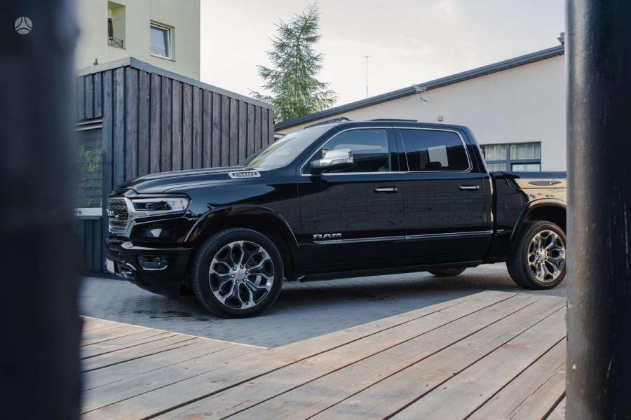 Melns Dodge RAM 2019 Kretinga, ar dzinēja tilpumu 5.70 L un nobraukumu 155 tūkst. km par 36500 €, foto 4 vietnē AUTOMOTO.COM.LV