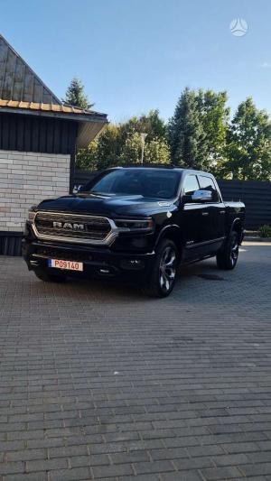 Melns Dodge RAM 2019 Kretinga, ar dzinēja tilpumu 5.70 L un nobraukumu 155 tūkst. km par 36500 €, foto 6 vietnē AUTOMOTO.COM.LV