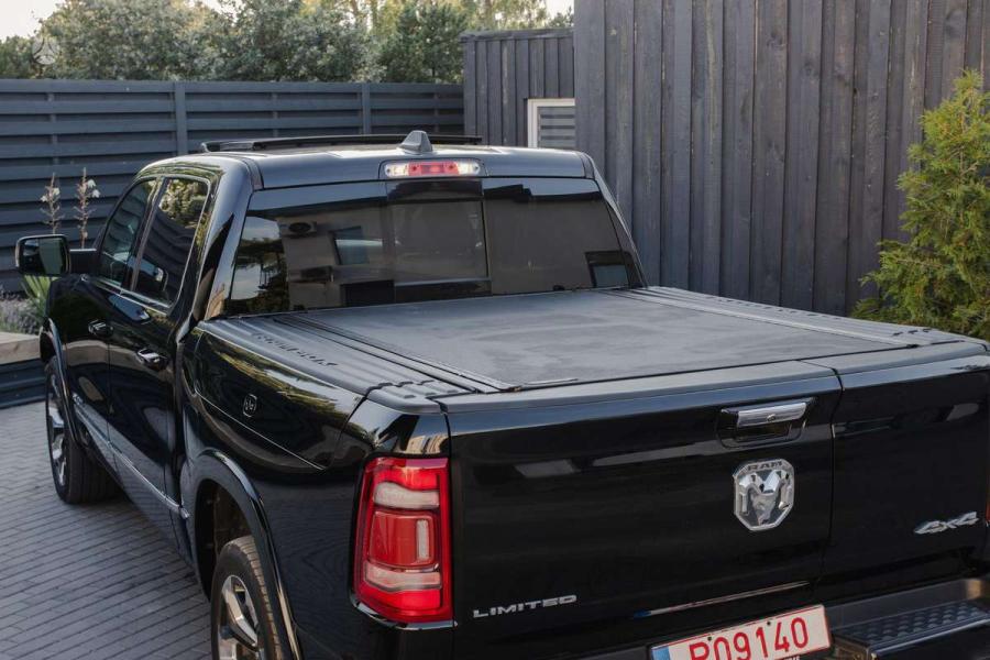 Melns Dodge RAM 2019 Kretinga, ar dzinēja tilpumu 5.70 L un nobraukumu 155 tūkst. km par 36500 €, foto 7 vietnē AUTOMOTO.COM.LV