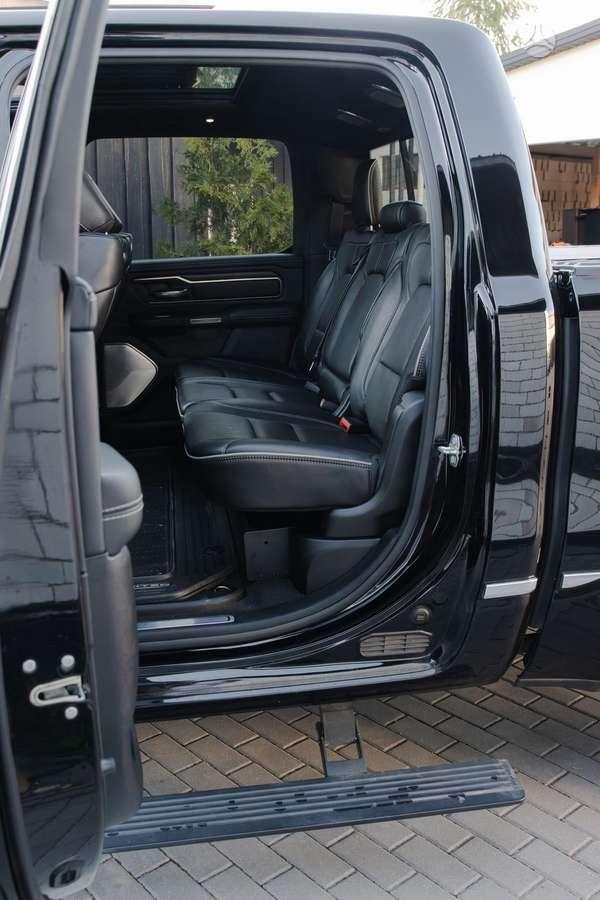 Melns Dodge RAM 2019 Kretinga, ar dzinēja tilpumu 5.70 L un nobraukumu 155 tūkst. km par 36500 €, foto 8 vietnē AUTOMOTO.COM.LV