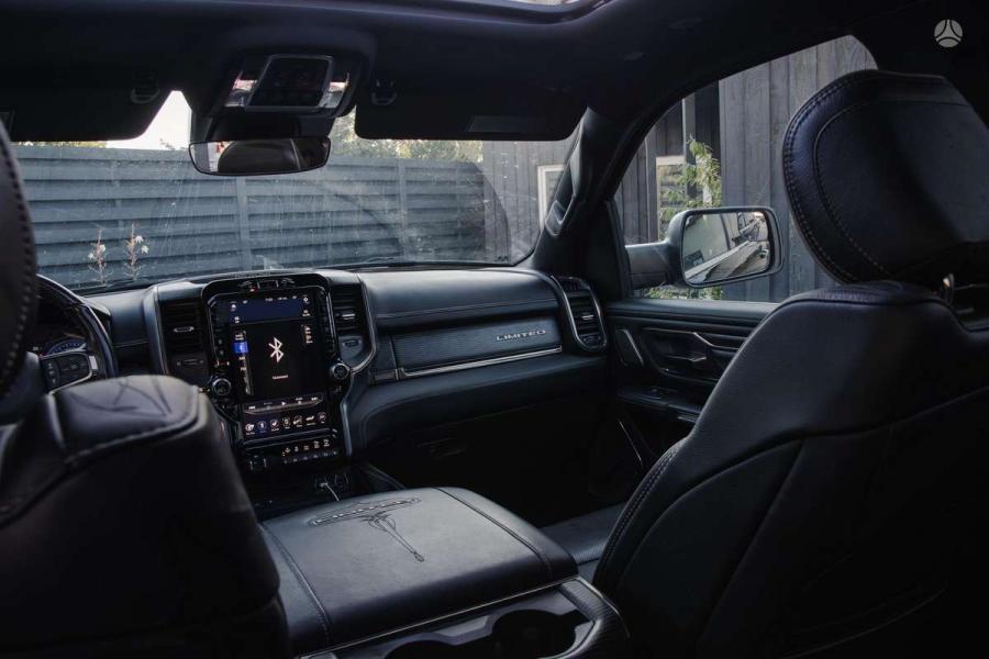 Melns Dodge RAM 2019 Kretinga, ar dzinēja tilpumu 5.70 L un nobraukumu 155 tūkst. km par 36500 €, foto 11 vietnē AUTOMOTO.COM.LV