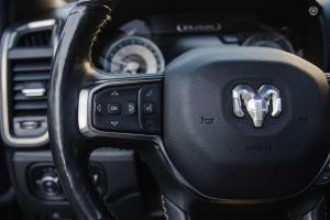 Melns Dodge RAM 2019 Kretinga, ar dzinēja tilpumu 5.70 L un nobraukumu 155 tūkst. km par 36500 €, foto 22 vietnē AUTOMOTO.COM.LV