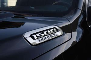 Melns Dodge RAM 2019 Kretinga, ar dzinēja tilpumu 5.70 L un nobraukumu 155 tūkst. km par 36500 €, foto 23 vietnē AUTOMOTO.COM.LV