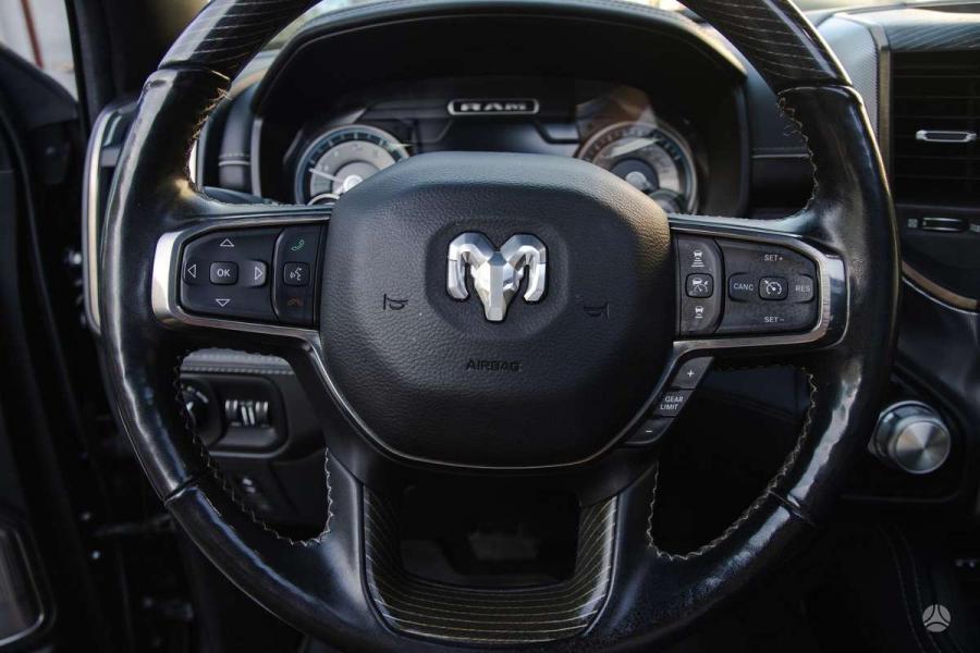Melns Dodge RAM 2019 Kretinga, ar dzinēja tilpumu 5.70 L un nobraukumu 155 tūkst. km par 36500 €, foto 24 vietnē AUTOMOTO.COM.LV