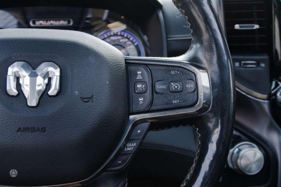 Melns Dodge RAM 2019 Kretinga, ar dzinēja tilpumu 5.70 L un nobraukumu 155 tūkst. km par 36500 €, foto 27 vietnē AUTOMOTO.COM.LV