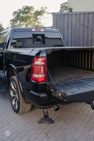 Melns Dodge RAM 2019 Kretinga, ar dzinēja tilpumu 5.70 L un nobraukumu 155 tūkst. km par 36500 €, foto 36 vietnē AUTOMOTO.COM.LV
