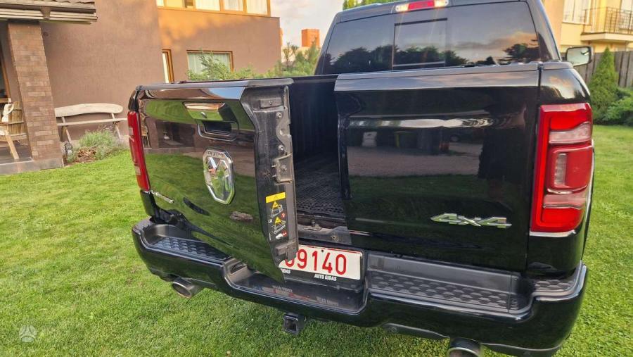 Melns Dodge RAM 2019 Kretinga, ar dzinēja tilpumu 5.70 L un nobraukumu 155 tūkst. km par 36500 €, foto 37 vietnē AUTOMOTO.COM.LV