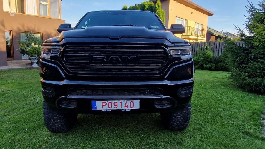 Black Dodge RAM 2019 in Kretinga, with an engine capacity of 5.70 L and mileage of 155 thousand km for 38200 €, photo 4 on AUTOMOTO.COM.LV