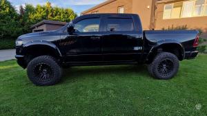 Black Dodge RAM 2019 in Kretinga, with an engine capacity of 5.70 L and mileage of 155 thousand km for 38200 €, photo 7 on AUTOMOTO.COM.LV