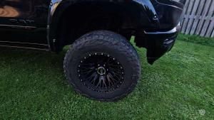 Black Dodge RAM 2019 in Kretinga, with an engine capacity of 5.70 L and mileage of 155 thousand km for 38200 €, photo 10 on AUTOMOTO.COM.LV