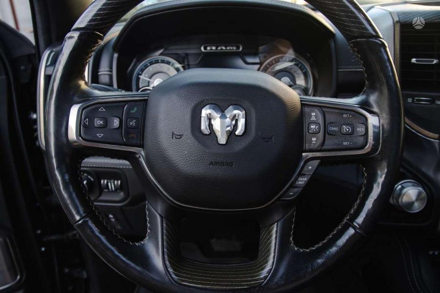 Black Dodge RAM 2019 in Kretinga, with an engine capacity of 5.70 L and mileage of 155 thousand km for 38200 €, photo 21 on AUTOMOTO.COM.LV