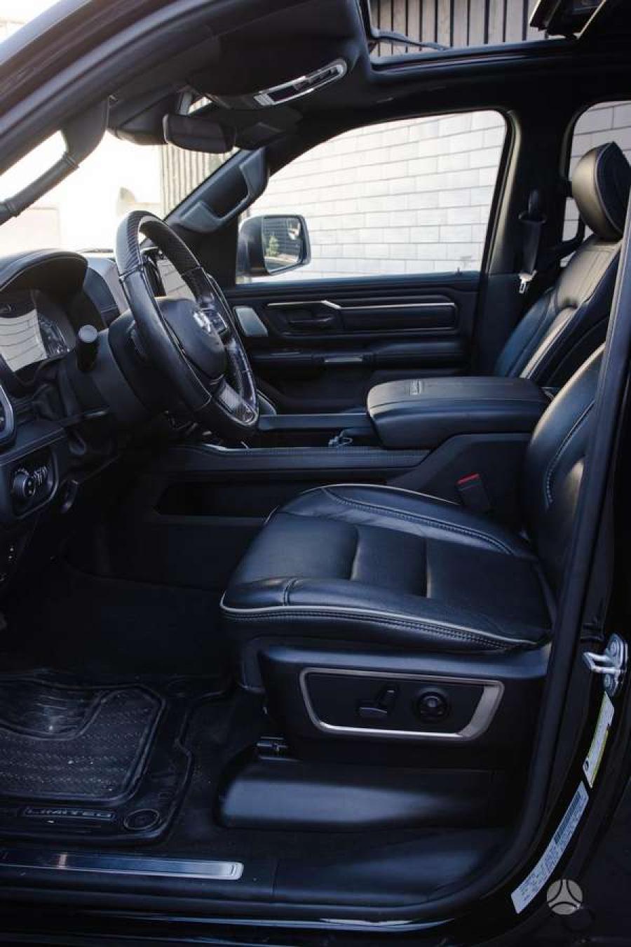 Black Dodge RAM 2019 in Kretinga, with an engine capacity of 5.70 L and mileage of 155 thousand km for 38200 €, photo 23 on AUTOMOTO.COM.LV