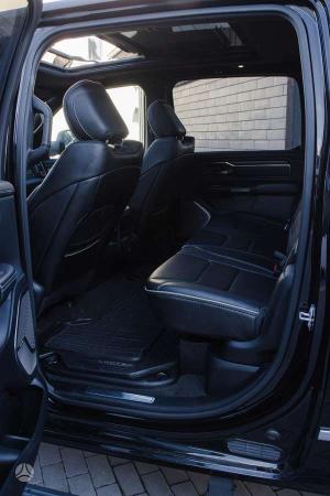Black Dodge RAM 2019 in Kretinga, with an engine capacity of 5.70 L and mileage of 155 thousand km for 38200 €, photo 24 on AUTOMOTO.COM.LV