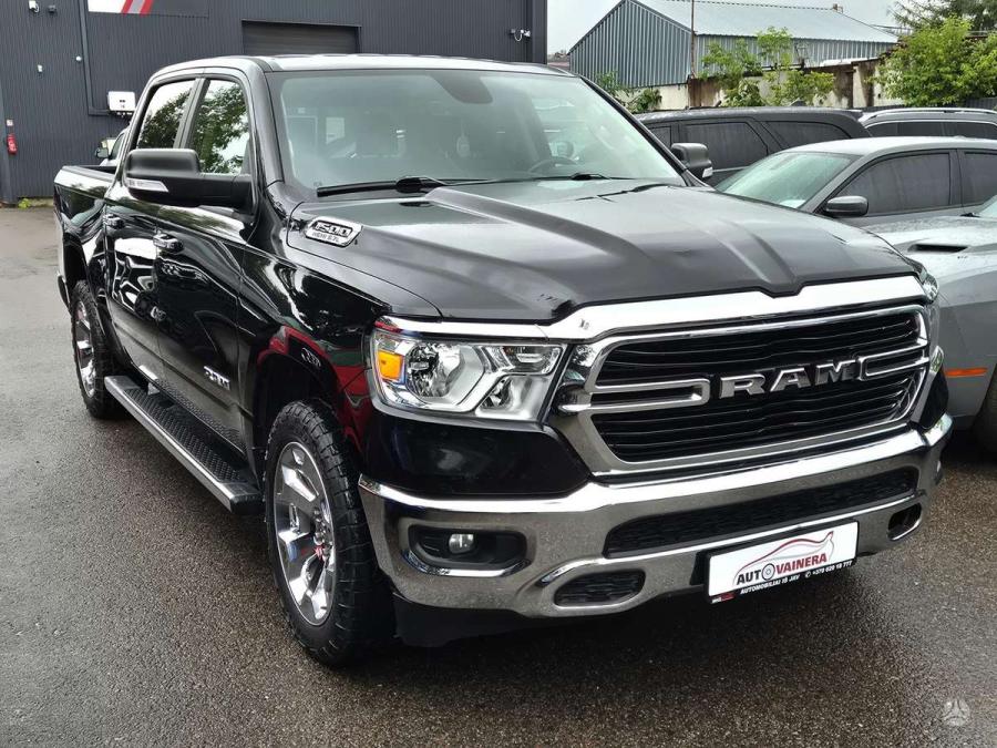 Melns Dodge RAM 2019 Viļņa, ar dzinēja tilpumu 5.65 L un nobraukumu 209 tūkst. km par 23500 €, foto 1 vietnē AUTOMOTO.COM.LV