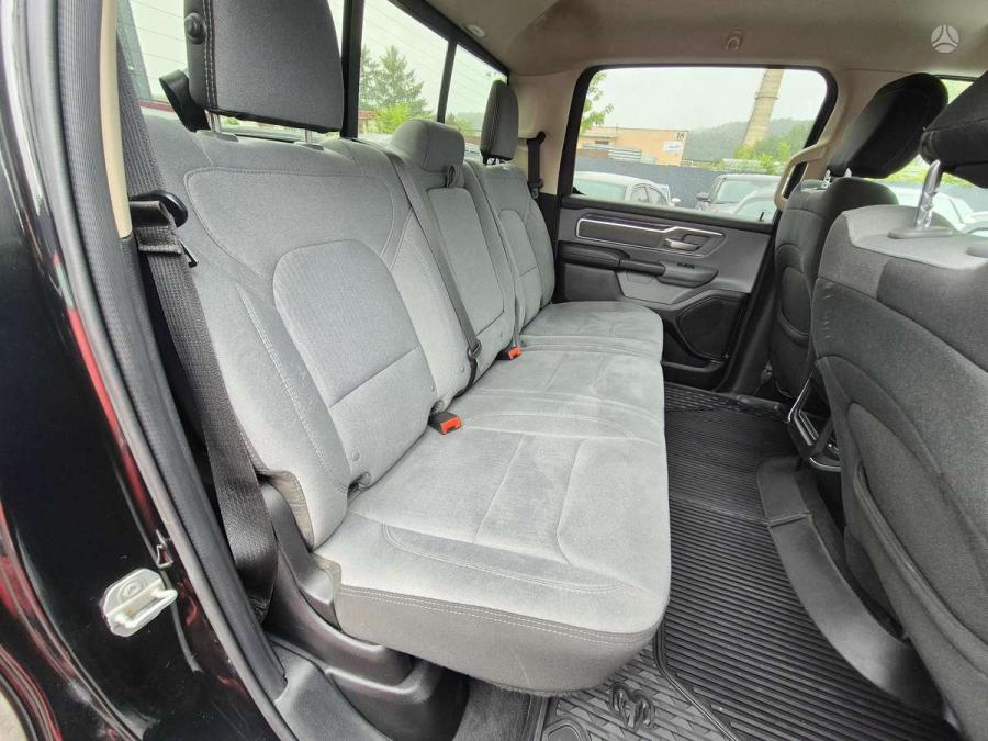 Melns Dodge RAM 2019 Viļņa, ar dzinēja tilpumu 5.65 L un nobraukumu 209 tūkst. km par 23500 €, foto 12 vietnē AUTOMOTO.COM.LV