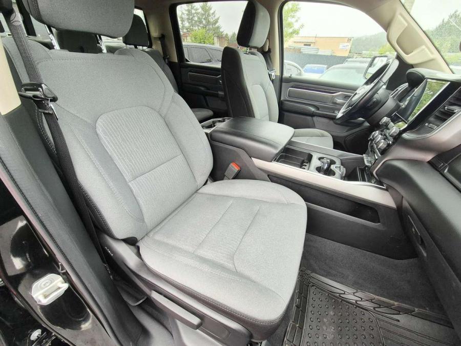 Melns Dodge RAM 2019 Viļņa, ar dzinēja tilpumu 5.65 L un nobraukumu 209 tūkst. km par 23500 €, foto 13 vietnē AUTOMOTO.COM.LV