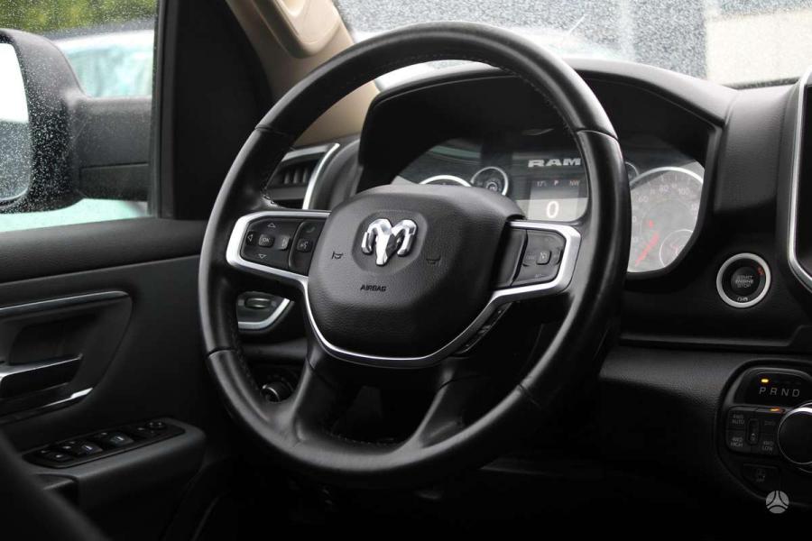 Melns Dodge RAM 2019 Viļņa, ar dzinēja tilpumu 5.65 L un nobraukumu 209 tūkst. km par 23500 €, foto 15 vietnē AUTOMOTO.COM.LV