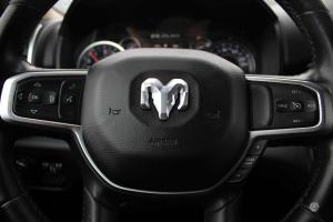 Melns Dodge RAM 2019 Viļņa, ar dzinēja tilpumu 5.65 L un nobraukumu 209 tūkst. km par 23500 €, foto 16 vietnē AUTOMOTO.COM.LV