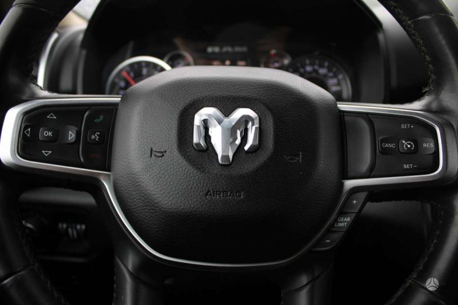 Melns Dodge RAM 2019 Viļņa, ar dzinēja tilpumu 5.65 L un nobraukumu 209 tūkst. km par 23500 €, foto 16 vietnē AUTOMOTO.COM.LV